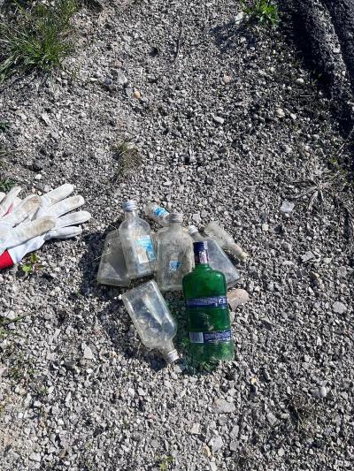 MOST PRI BRATISLAVE sa zapojil do čistenia KRAJA.